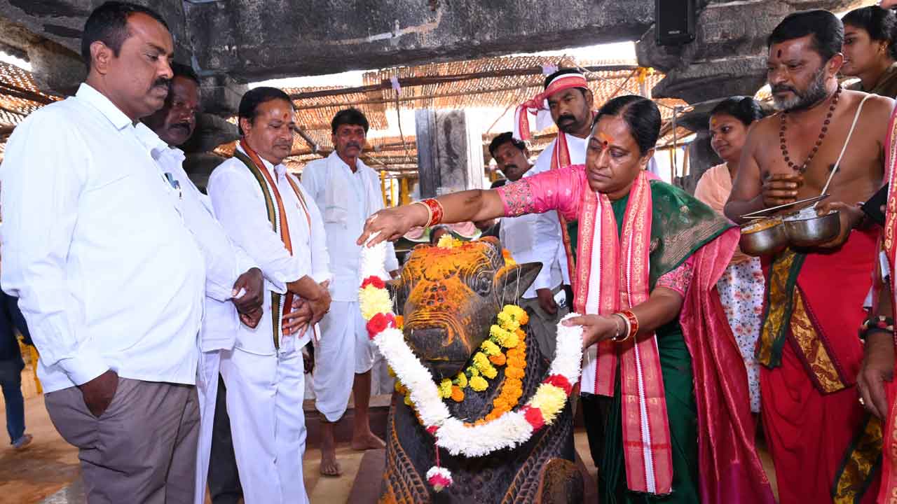 Minister Konda Surekha | ఐలోని జాతరకు పక్కాగా ఏర్పాట్లు చేయాలి : మంత్రి ...