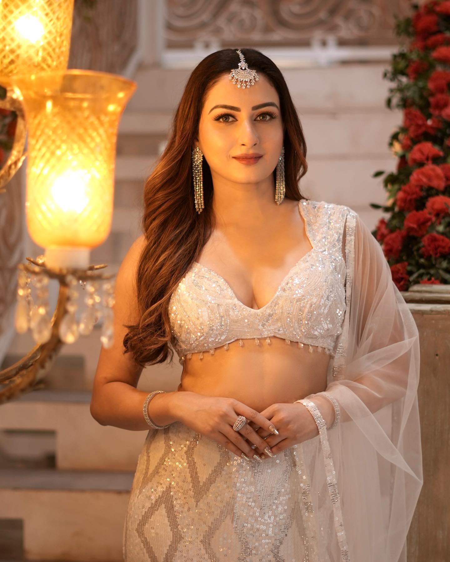 Zaara Yesmin | అందచందాలు ఒలకబోస్తున్న జారా యాస్మిన్..-Namasthe Telangana