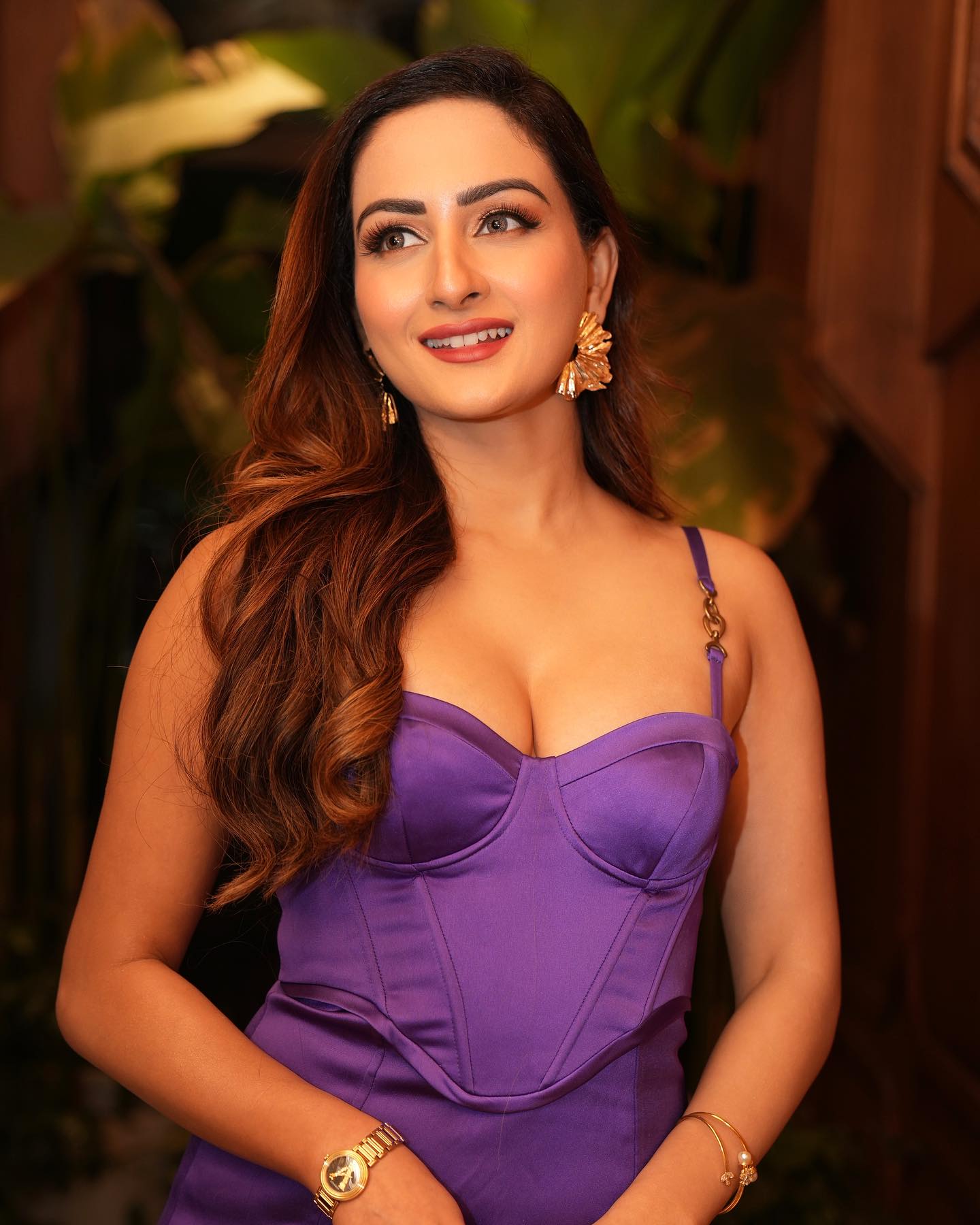 Zaara Yesmin | అందచందాలు ఒలకబోస్తున్న జారా యాస్మిన్..-Namasthe Telangana