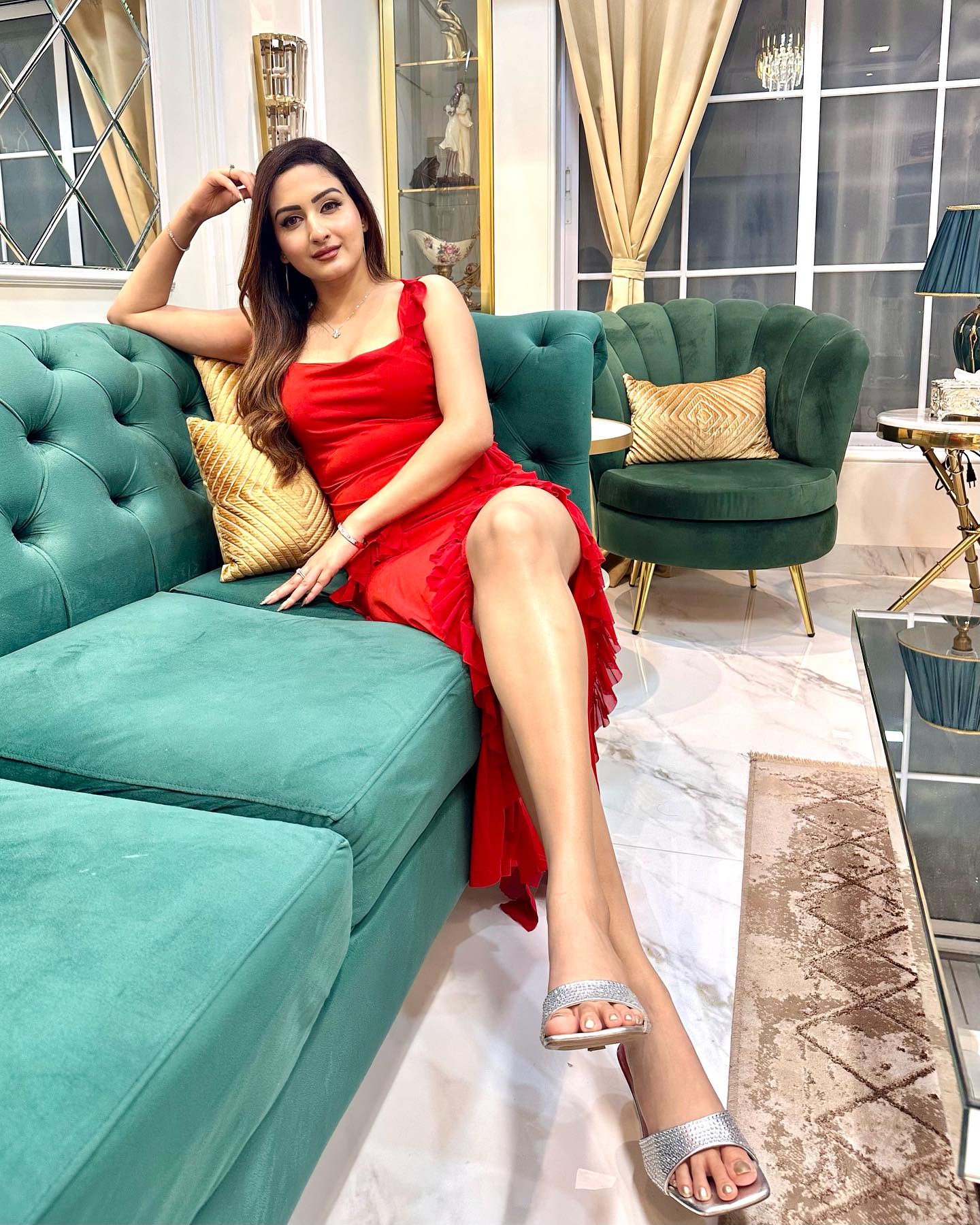 Zaara Yesmin | అందచందాలు ఒలకబోస్తున్న జారా యాస్మిన్..-Namasthe Telangana