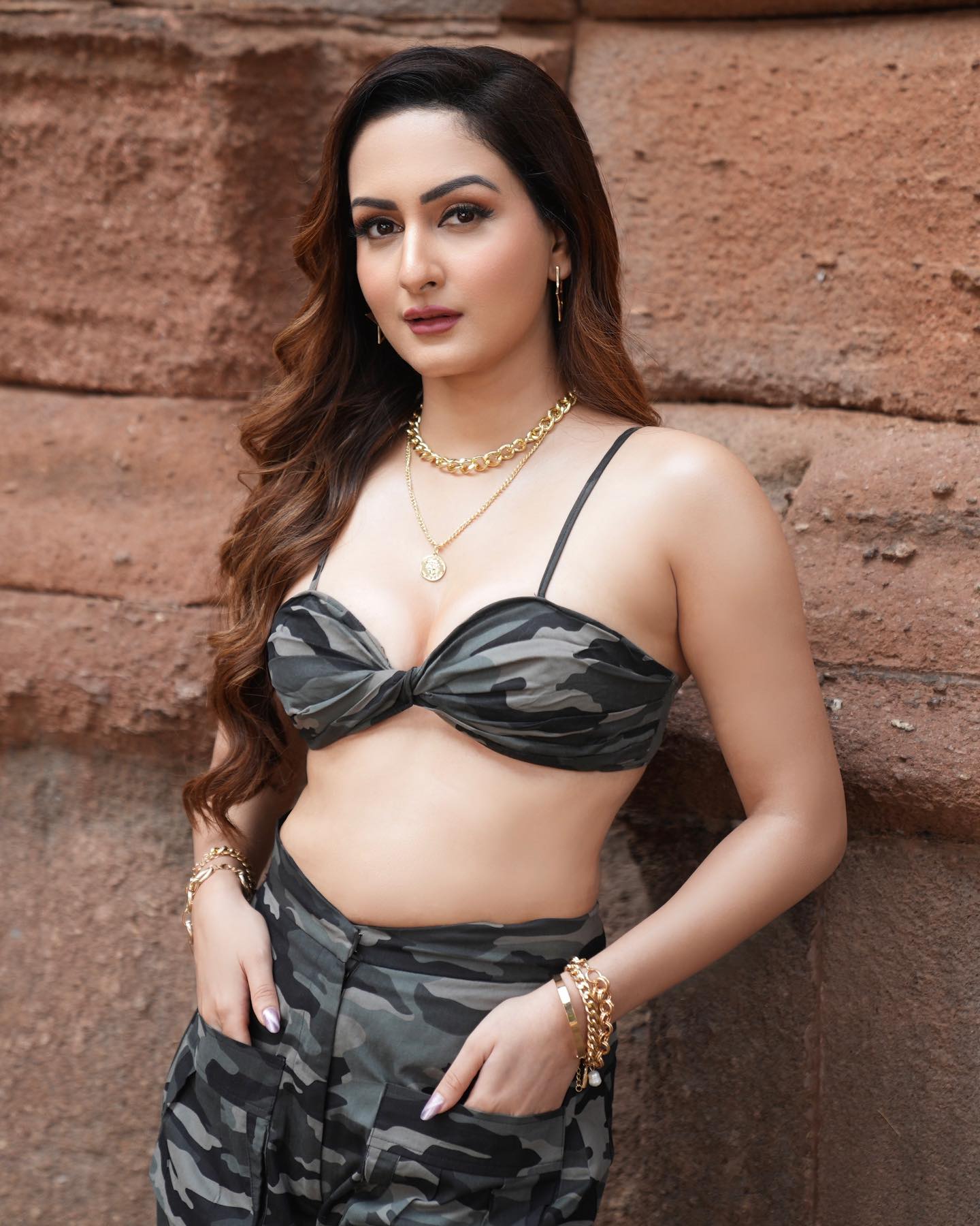 Zaara Yesmin | అందచందాలు ఒలకబోస్తున్న జారా యాస్మిన్..-Namasthe Telangana