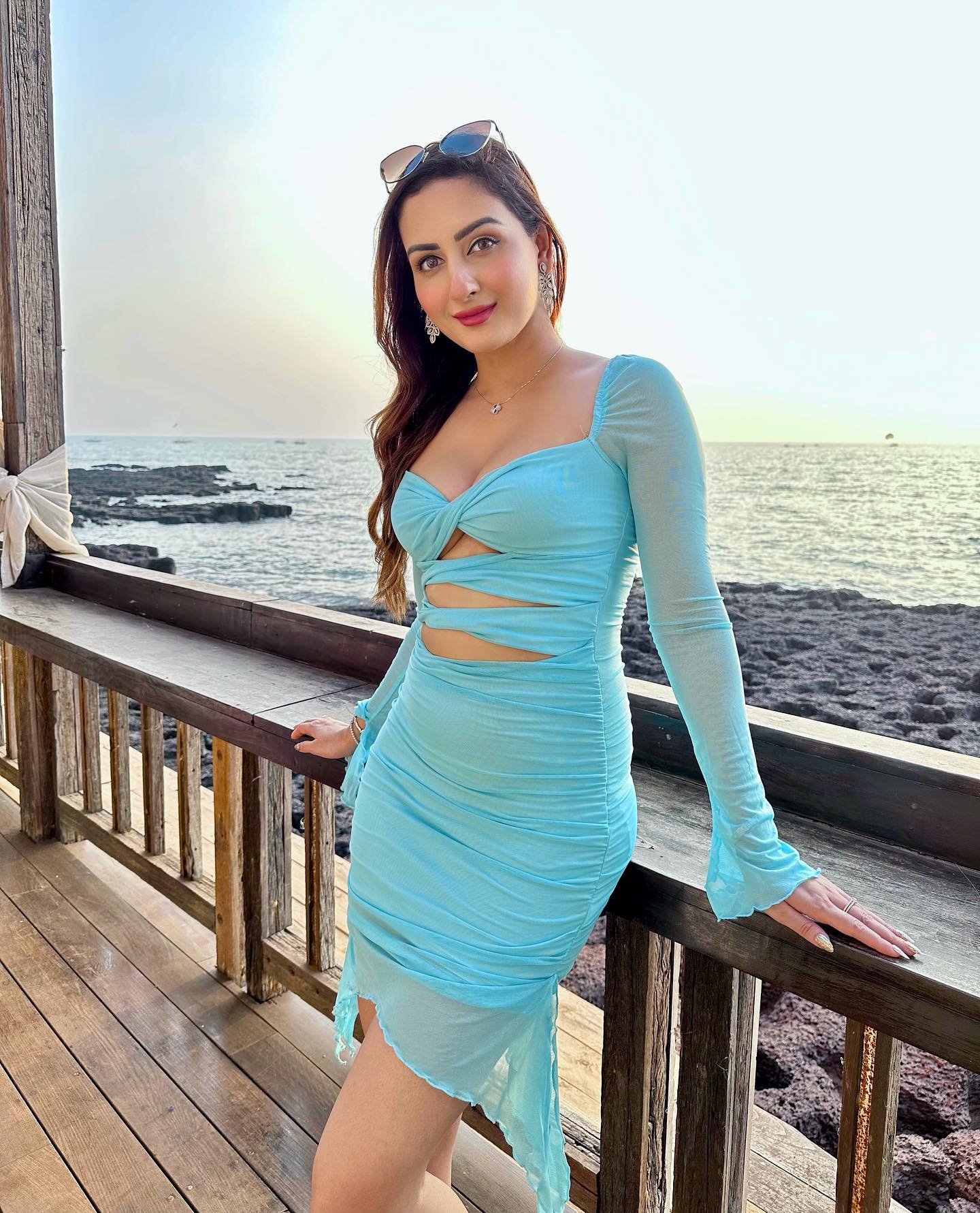 Zaara Yesmin | అందచందాలు ఒలకబోస్తున్న జారా యాస్మిన్..-Namasthe Telangana