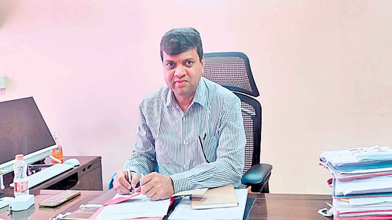 ఎంజేపీ గురుకుల కార్యదర్శిగా సైదులు బాధ్యతలు-Namasthe Telangana