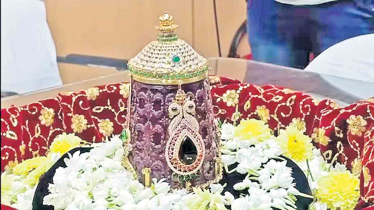 Jaheer Hussain | 600 వజ్రాలతో రూబీ కిరీటం.. ఆలయానికి ముస్లిం కళాకారుడి ...