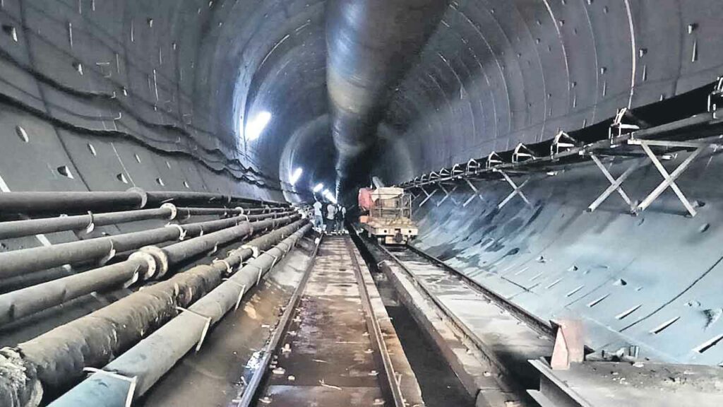 SLBC Tunnel Collapse | ముట్టుకుంటే కూలుడే.. ఎస్‌ఎల్‌బీసీ టన్నెల్‌లో భీతావహ దృశ్యం!-Namasthe ...