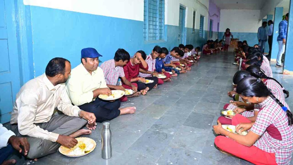 Collector Rahul Raj | రైతుల ముంగిట్లోకి భూసార పరీక్షలు.. భూసార పరీక్ష ...