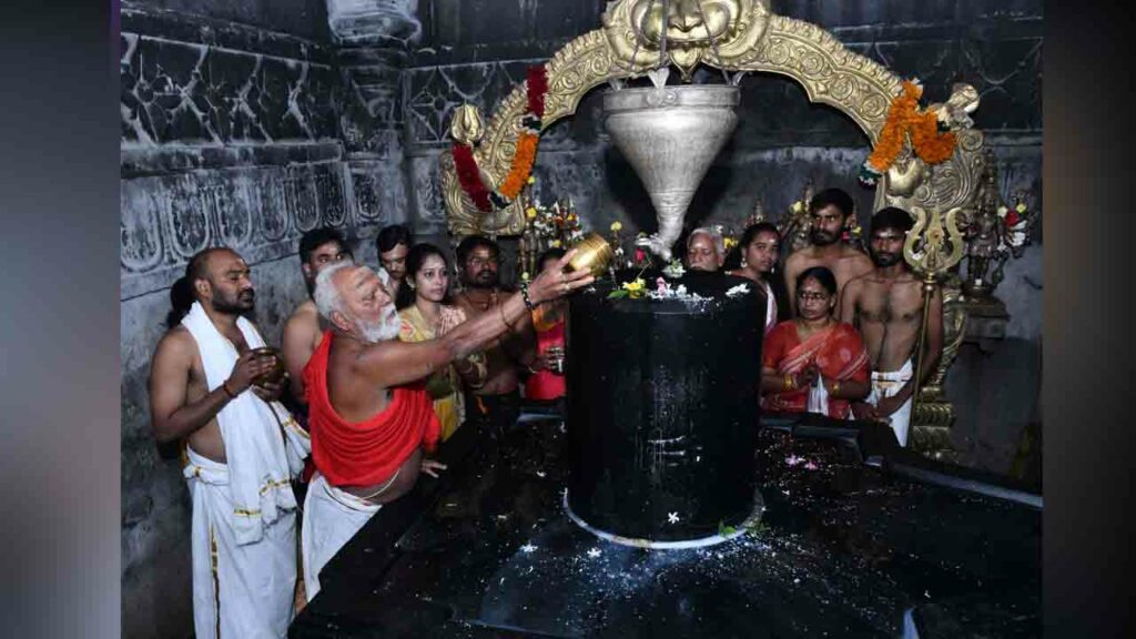 Thousand Pillers Temple | న్యూ ఇయర్ స్పెషల్‌.. వేయి స్తంభాల ...