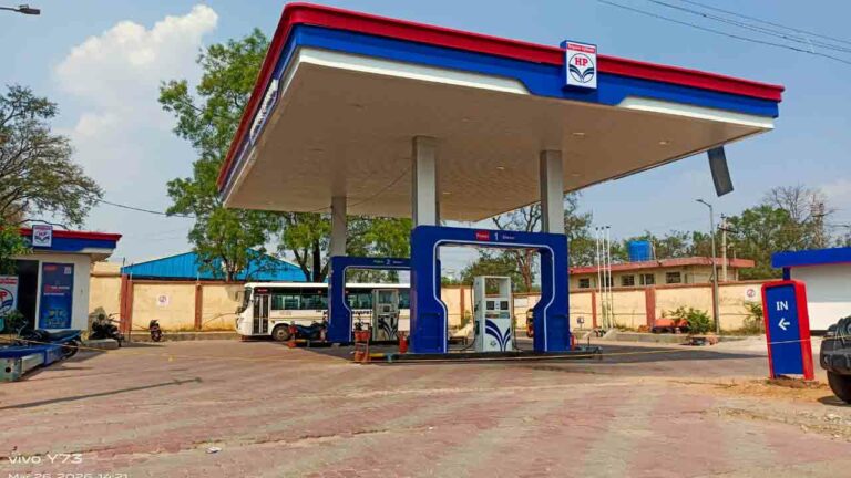 Petrol Bunks | అప్పటిదాకా నడిచిన పెట్రోల్‌ బంకుల్లో సడెన్‌గా ‘నో స్టాక్ ...