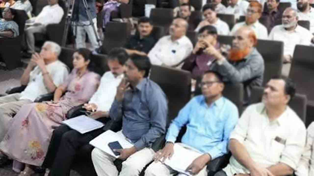 నేడు జర్నలిస్టుల కుటుంబాలకు ఆర్థికసాయం-Namasthe Telangana