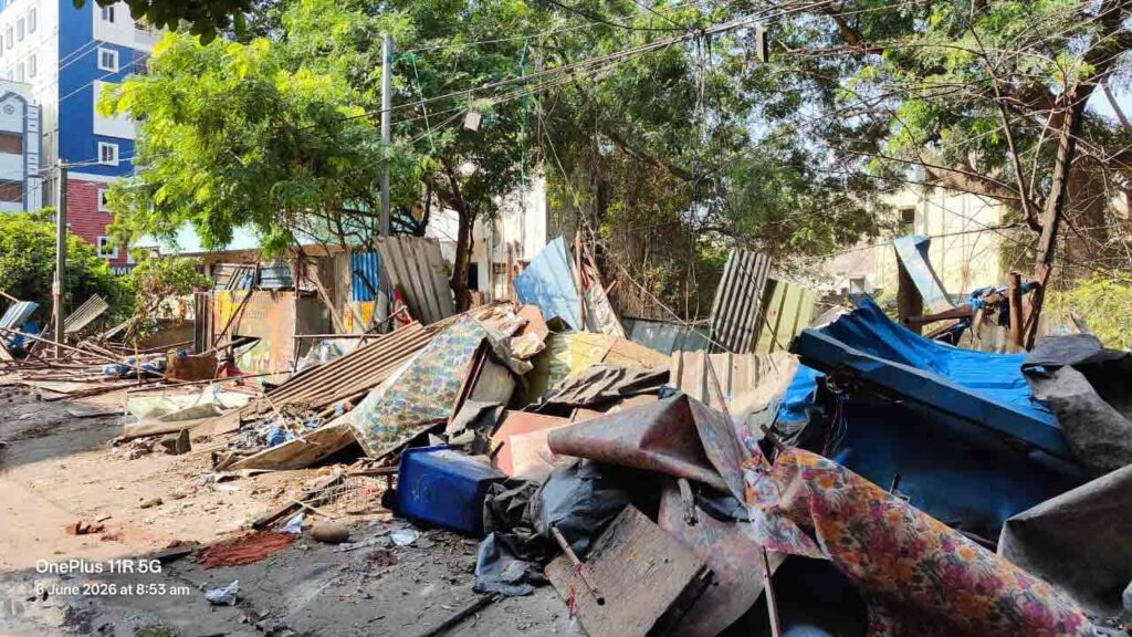 Hyderabad | కేపీహెచ్‌బీ కాలనీలో ఫుట్‌పాత్ ఆక్రమణల తొలగింపు-Namasthe ...